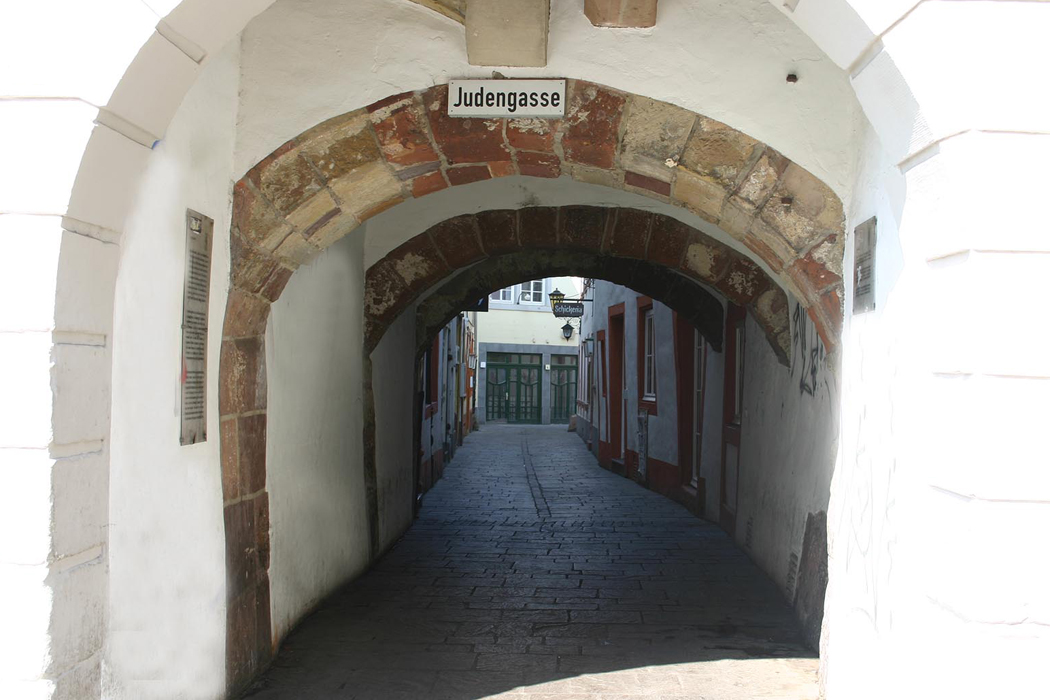 Outsiders in Medieval Europe - Medieval Histories